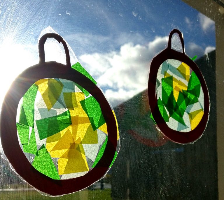 Boules de Noël vitrail {DIY} - Payette Family