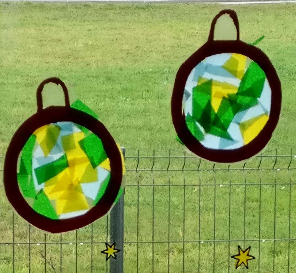 Boules de Noël vitrail {DIY} - Payette Family